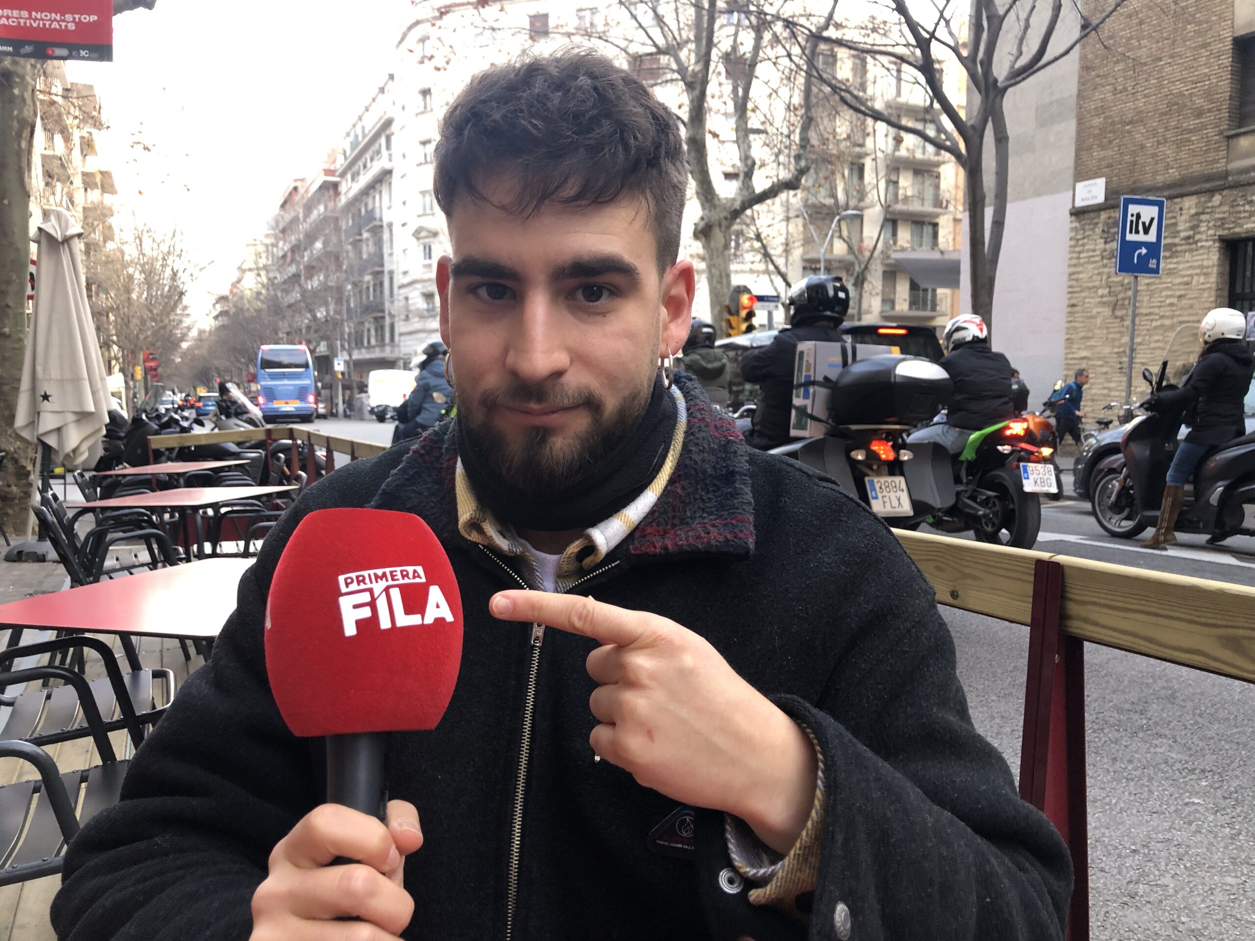 Àlex Pérez i les seves bones vibracions a 'Seguirem cantant' - Primera Fila