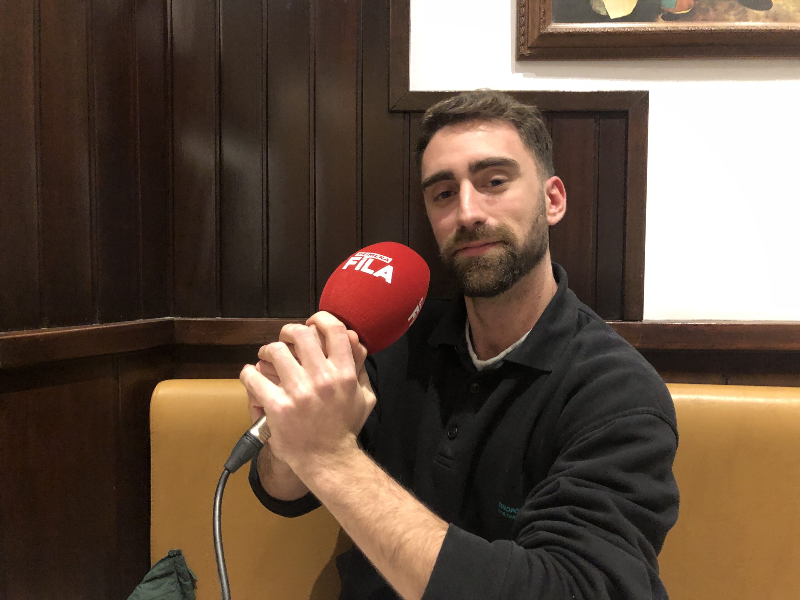 Entrevista a Roger Torné que dona veu a la gent gran a "Oliveres i ...